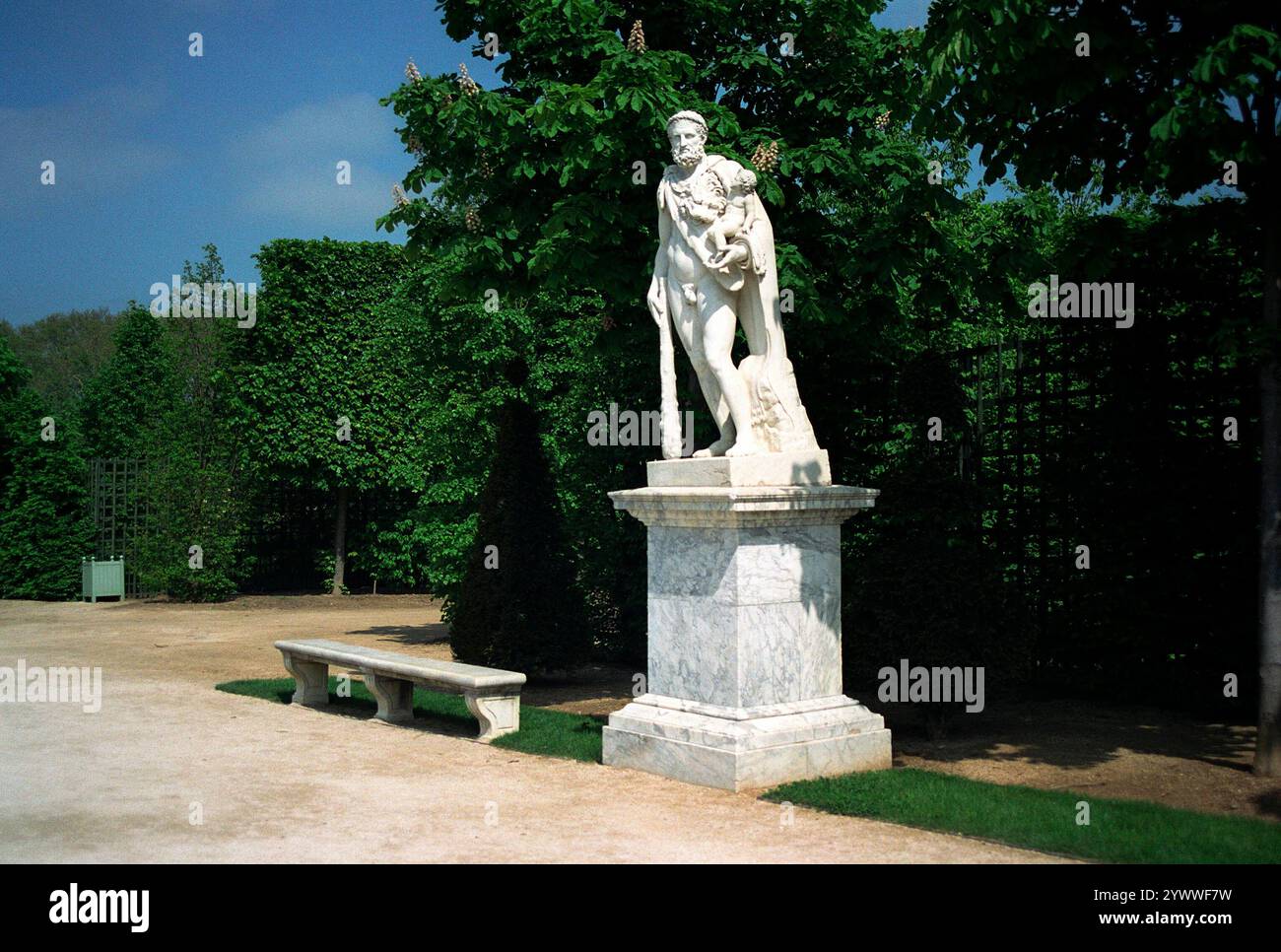 Statue at Palais de Versailles garden. Statue insde the Park & Garden ...