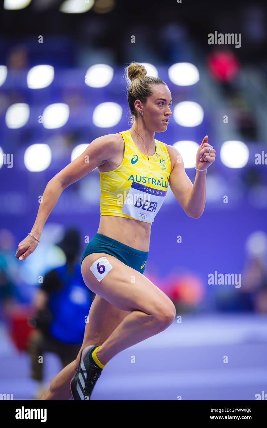 Ellie Beer participating in the 400 meters at the Paris 2024 Olympic ...