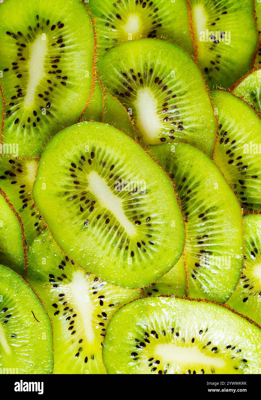Kiwi fruit slices. Fresh kiwi total background Stock Photo - Alamy