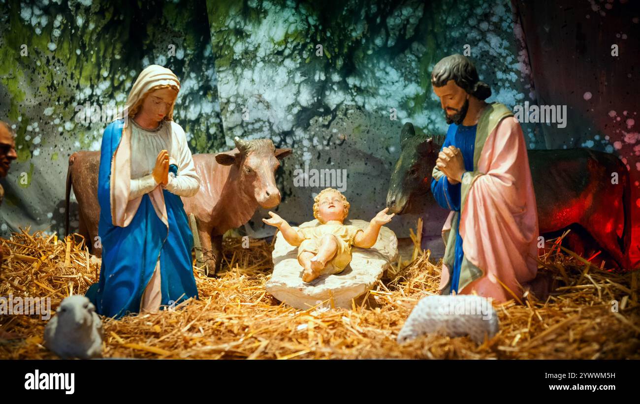 Christmas nativity scene with baby Jesus, Mary & Joseph in barn Stock ...