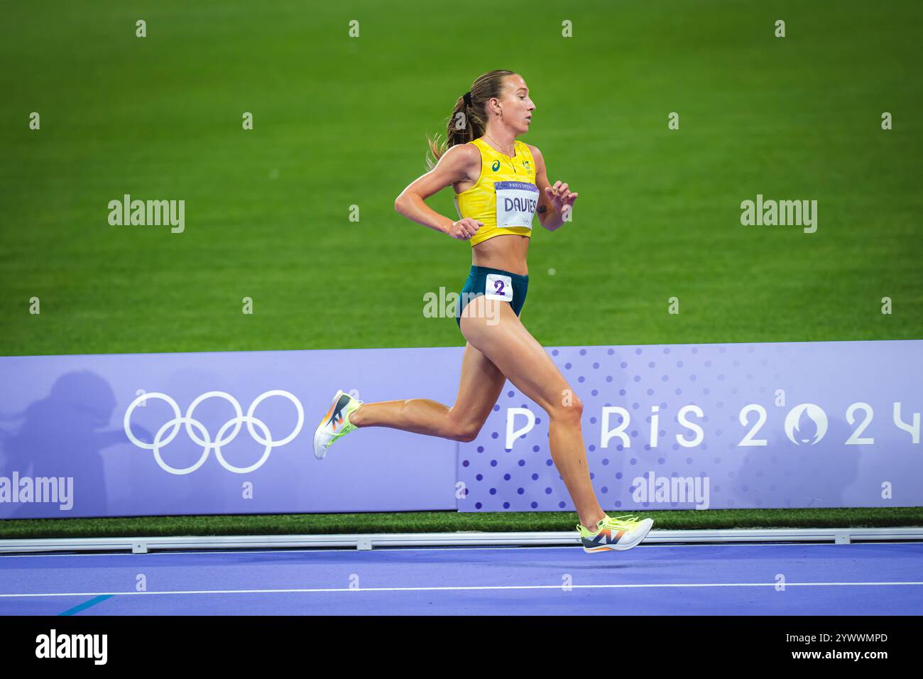 Rose Davies participating in the 5000 meters at the Paris 2024 Olympic ...