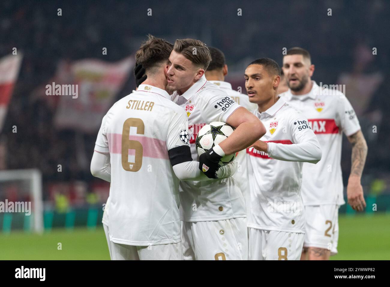 Tor zum 1:1 durch Angelo Stiller (VfB Stuttgart, #06), Jubel, Torjubel mit Ermedin Demirovic ...