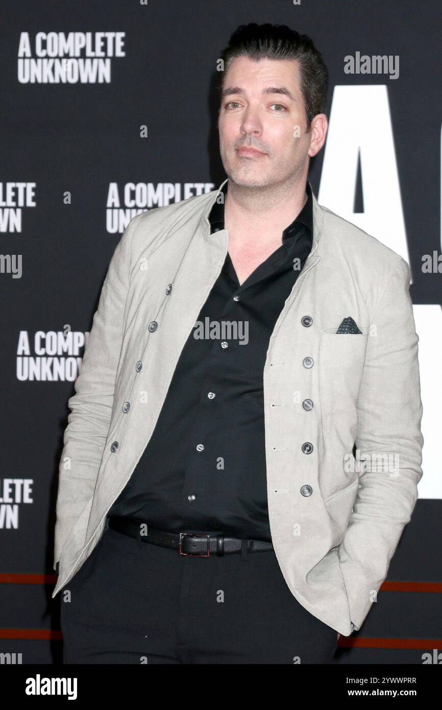 Ca. 10th Dec, 2024. Janathan Scott at arrivals for A COMPLETE UNKNOWN ...