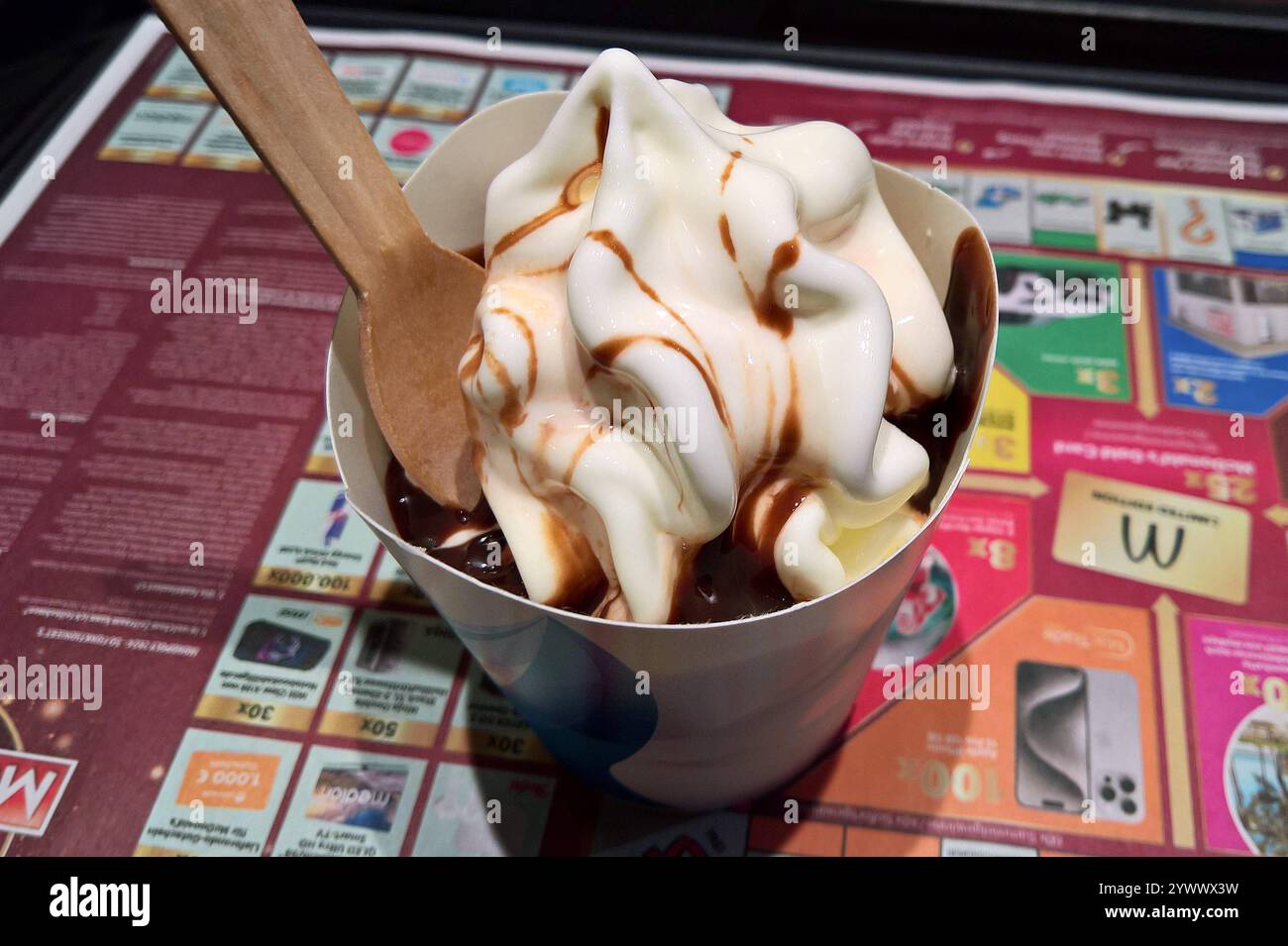 McDonalds, McSundae Eis bzw Eisbecher *** McDonalds, McSundae ice cream ...