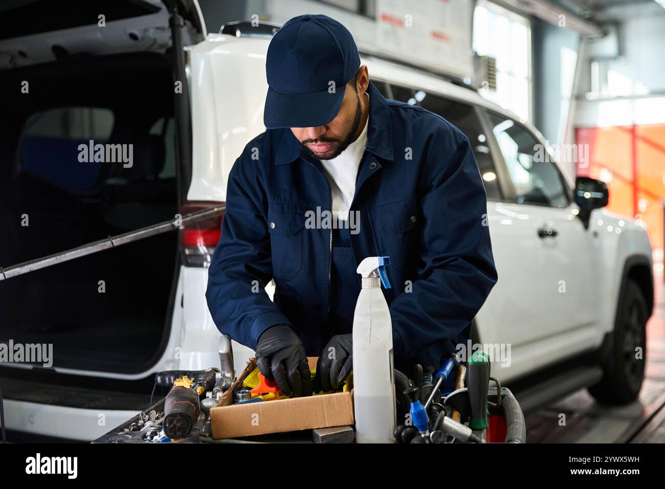 Organizing garage hi-res stock photography and images - Alamy