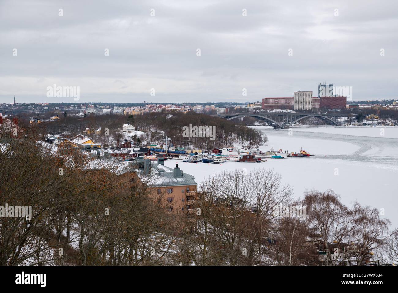 Serene waterfront backdrop hi-res stock photography and images - Alamy