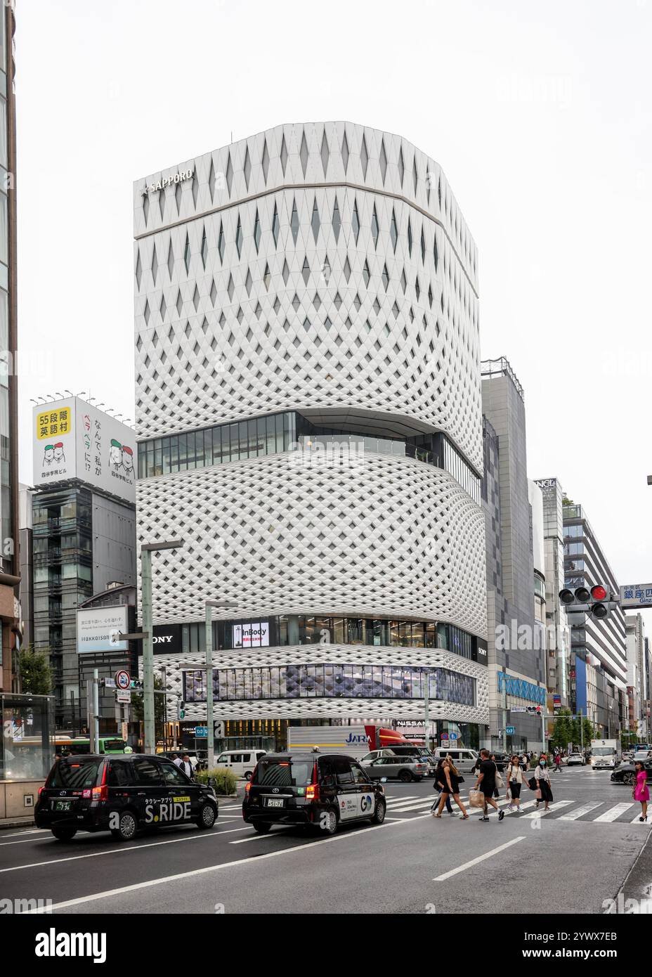 Landmark structures in tokyo hi-res stock photography and images - Alamy