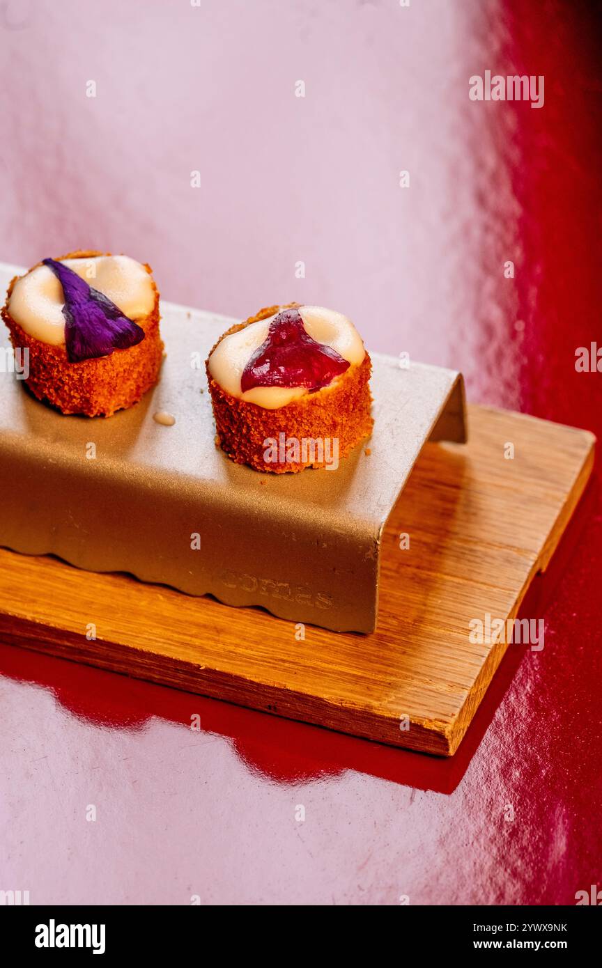 Appetizers on silver party hi-res stock photography and images - Alamy