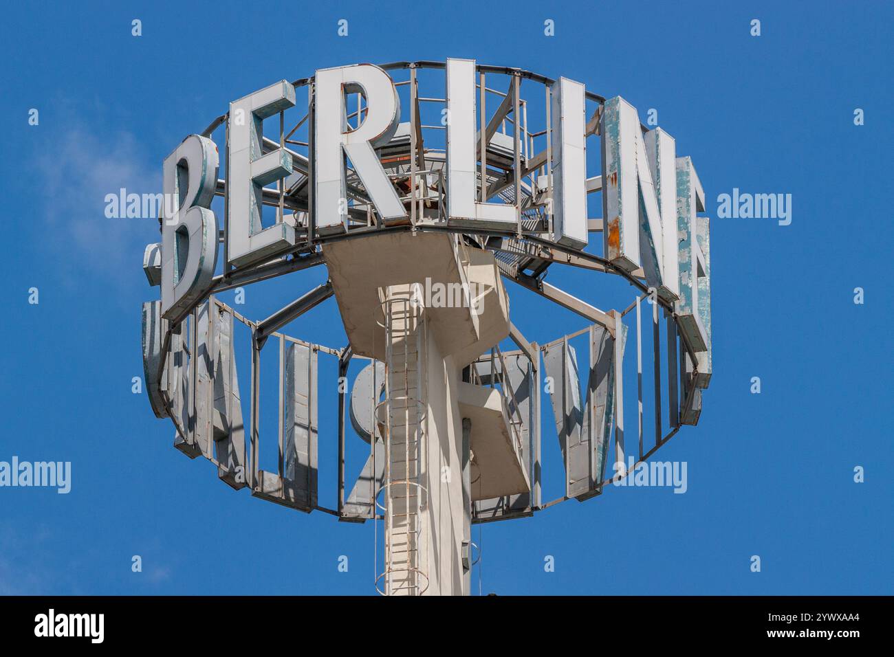 Spinning logo hi-res stock photography and images - Alamy