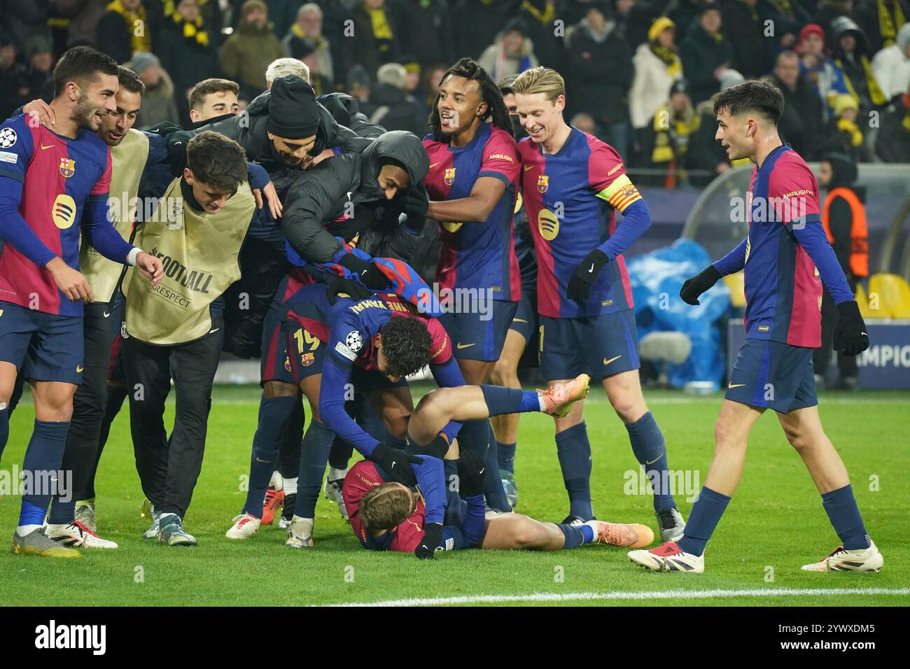 Fussball, UEFA Champions League 2024/2025, Borussia Dortmund vs FC Barcelona, 11.12.2024, Signal ...