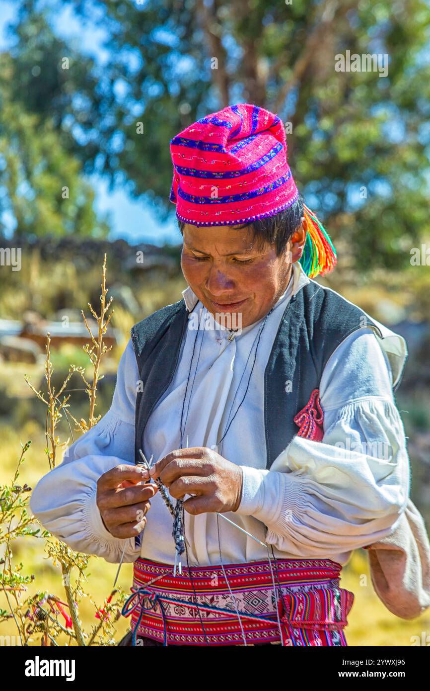 Knitting group hi-res stock photography and images - Alamy