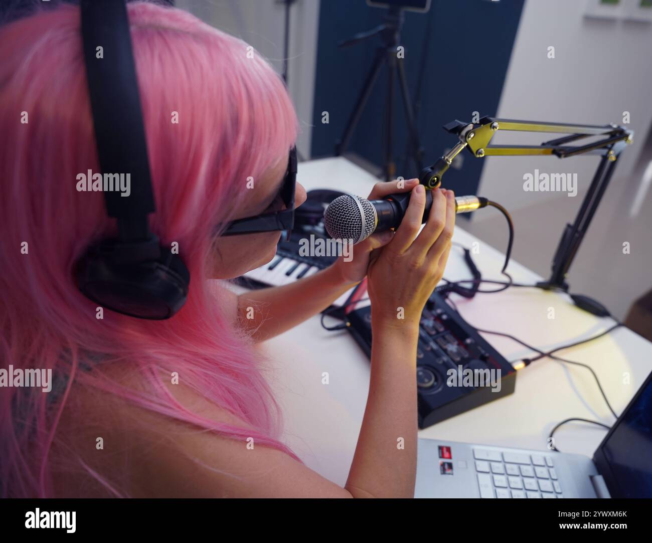 Beautiful young singer and musician broadcast from her home studio ...