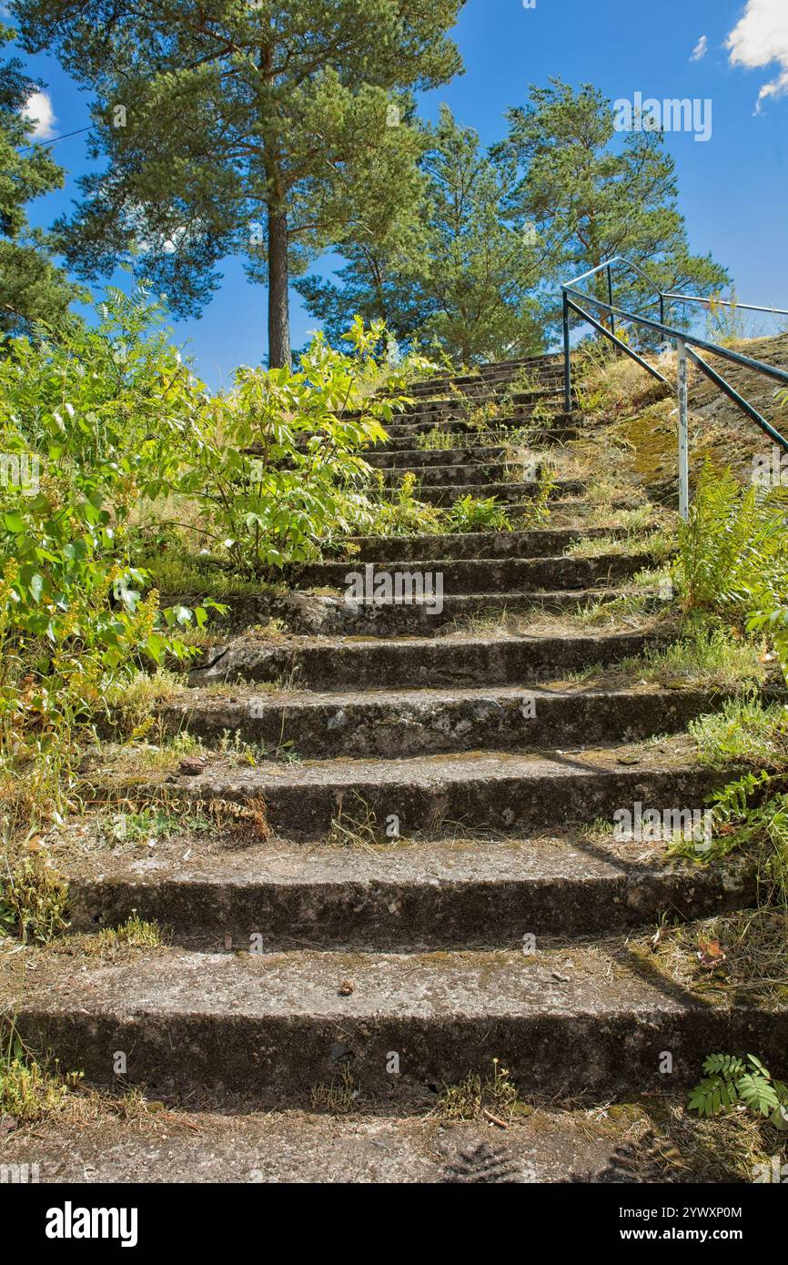 Pathway stone hi-res stock photography and images - Alamy