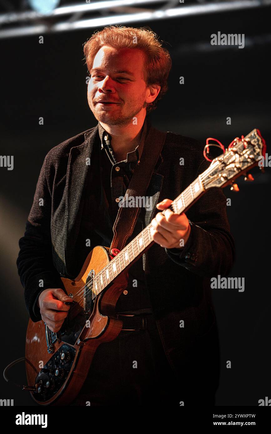 Black midi frontman hi-res stock photography and images - Alamy