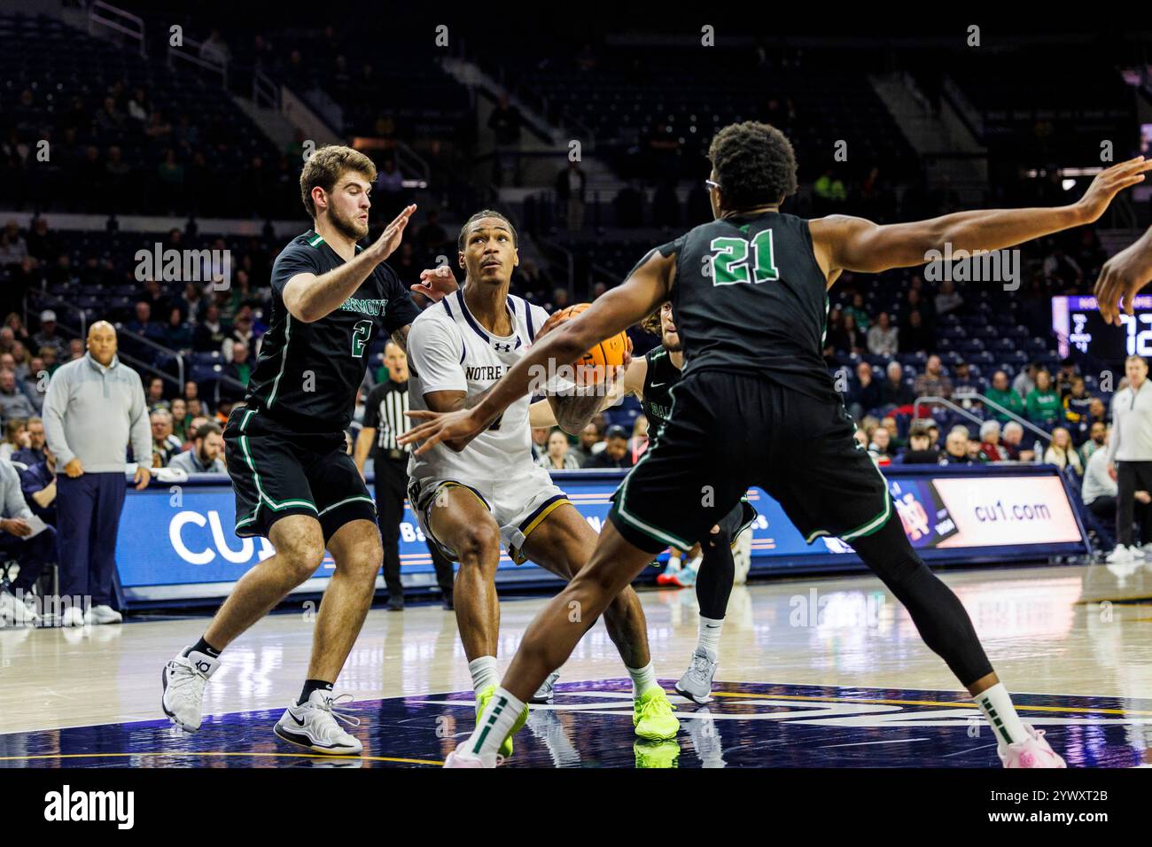 South Bend, Indiana, USA. 11th Dec, 2024. Notre Dame forward Tae Davis ...
