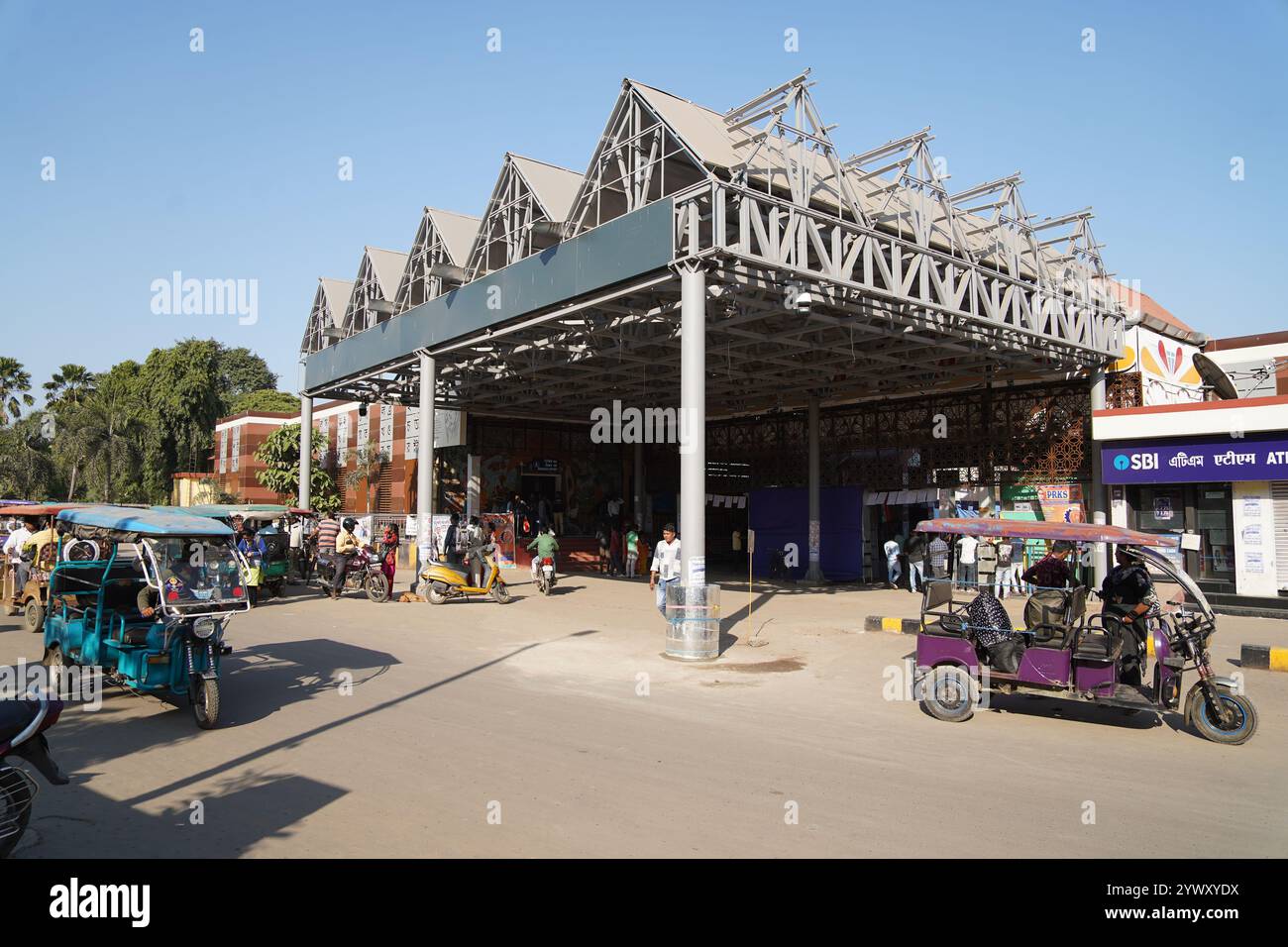 Bolpur Shantiniketan railway station (Code: BHP) entrance ...