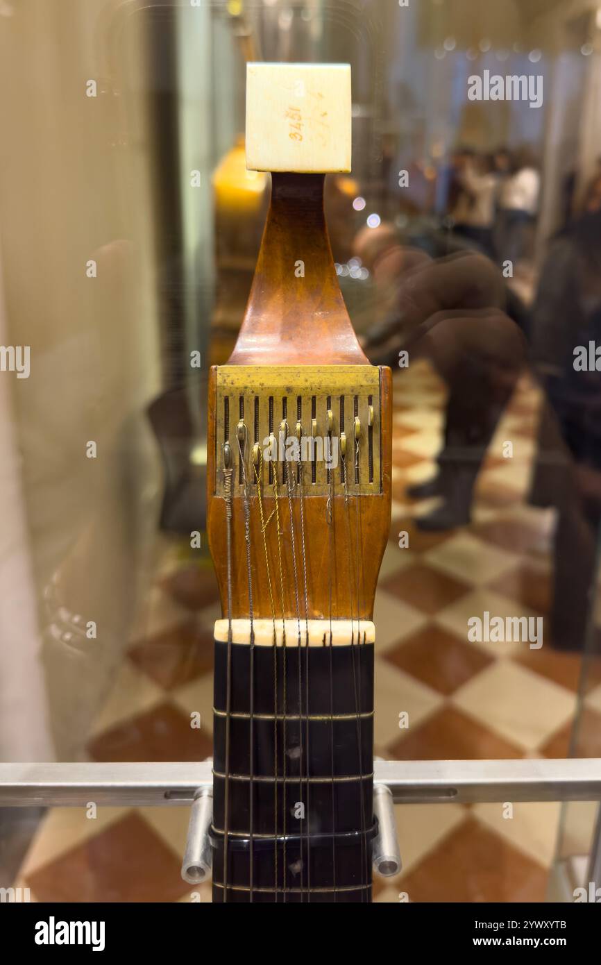 Cittern hi-res stock photography and images - Alamy