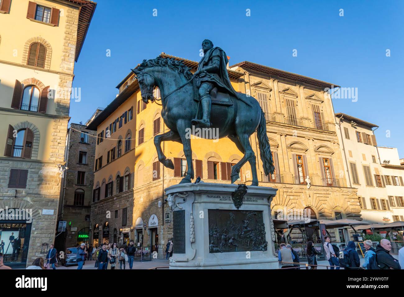 Equestrian statue of Cosimo I de' Medici on the Piazza della Signoria ...