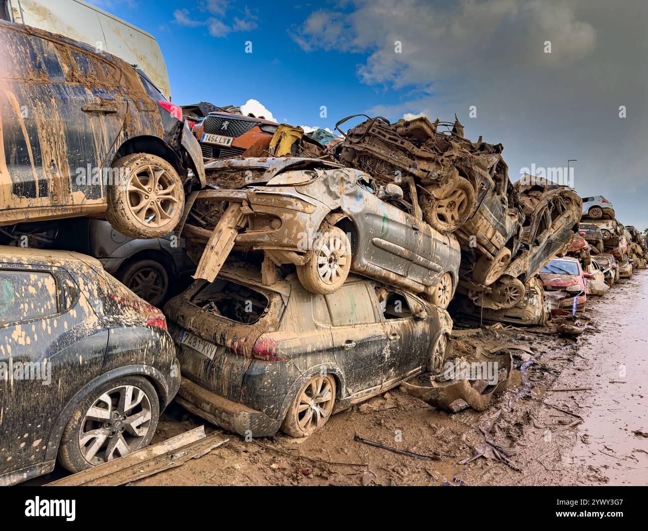 Valencia flooding cars hi-res stock photography and images - Alamy