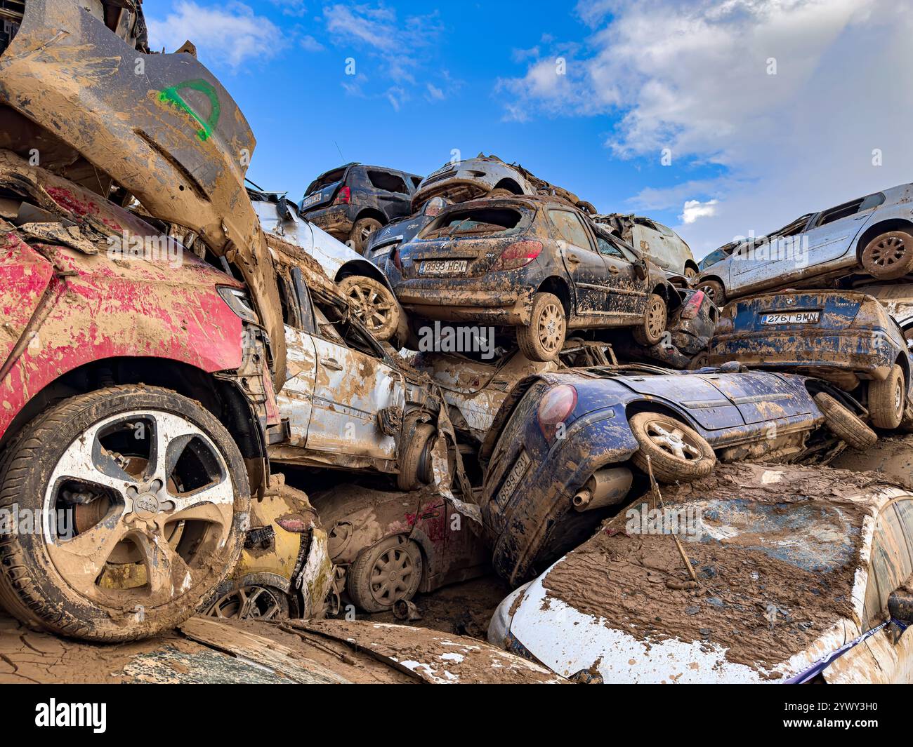Thousands of Wrecked cars piled due to Dana floods in Catarroja Stock ...