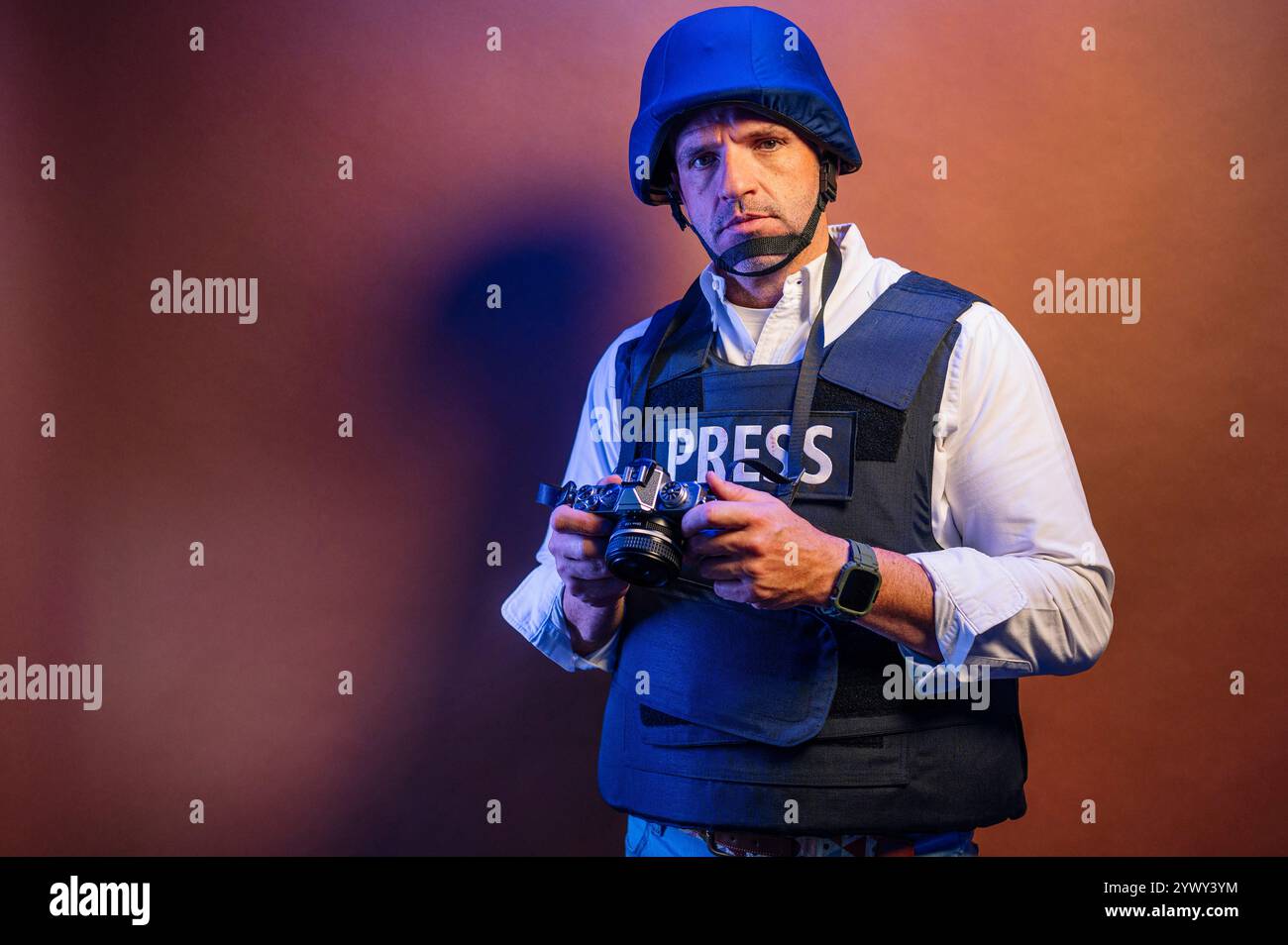 Reporter in bulletproof vest with a camera Stock Photo - Alamy