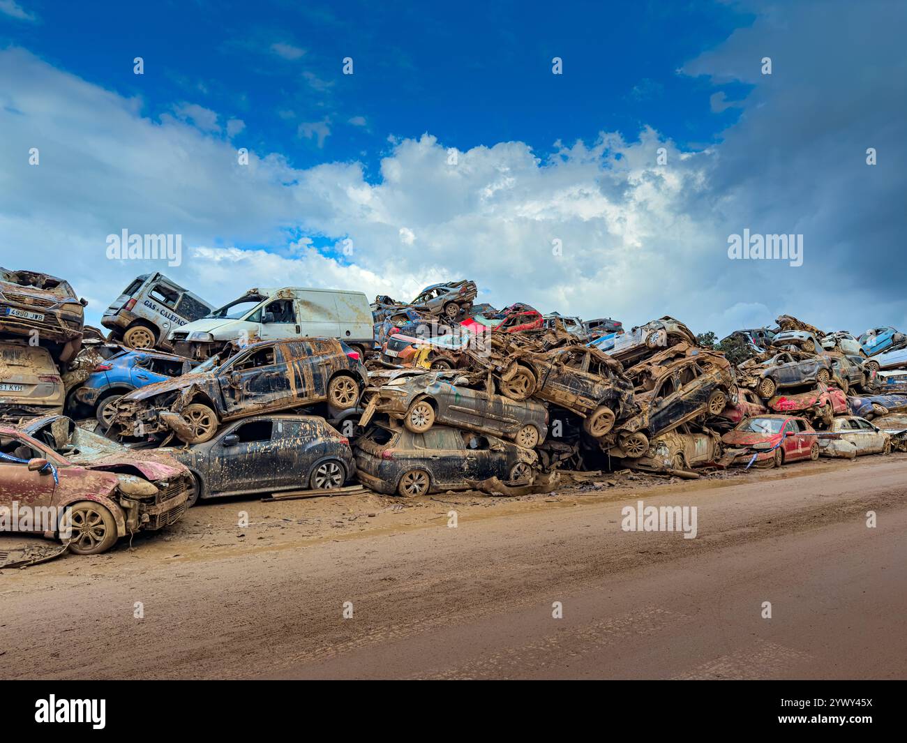 Valencia flooding cars hi-res stock photography and images - Alamy