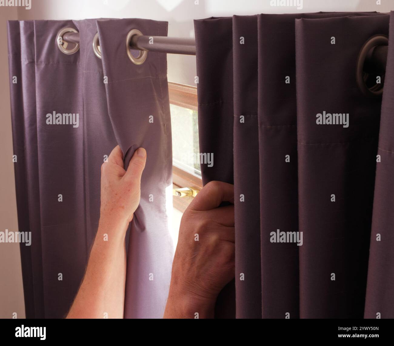 Hand opening closing curtain hi-res stock photography and images - Alamy