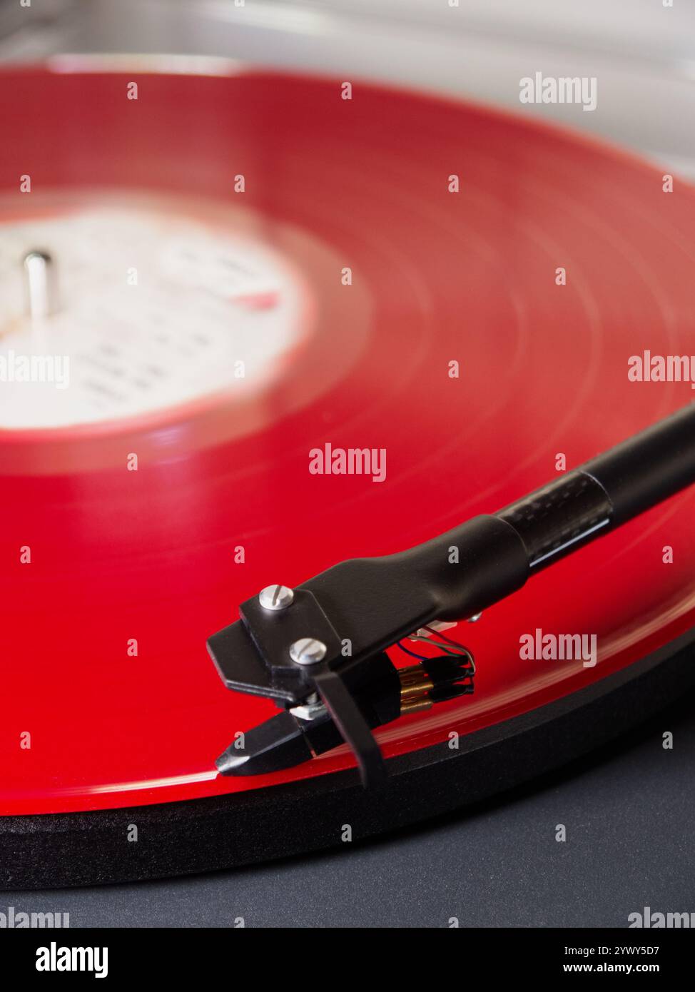 Red record player hi-res stock photography and images - Alamy