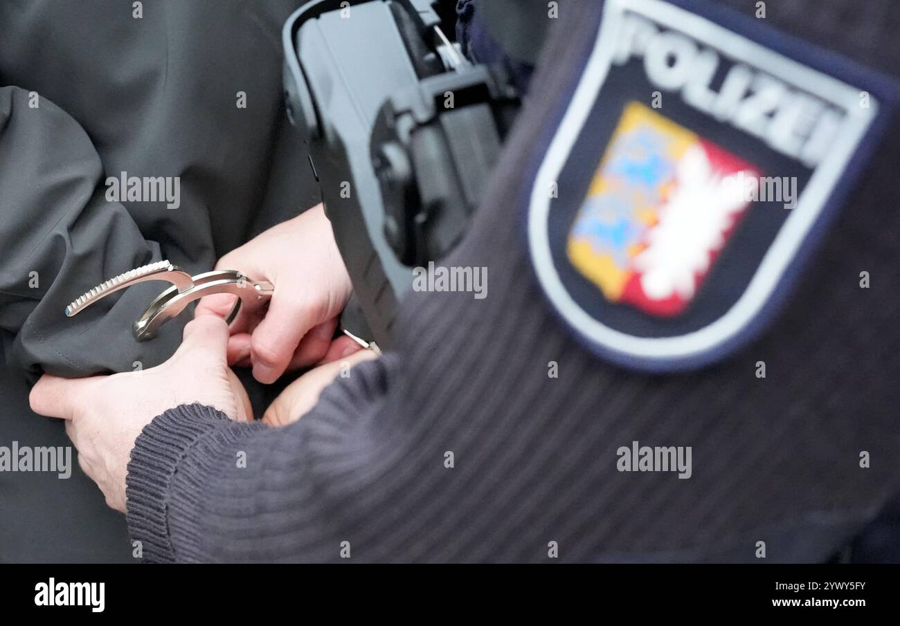 Kiel, Germany. 11th Dec, 2024. ILLUSTRATION - A police officer ...