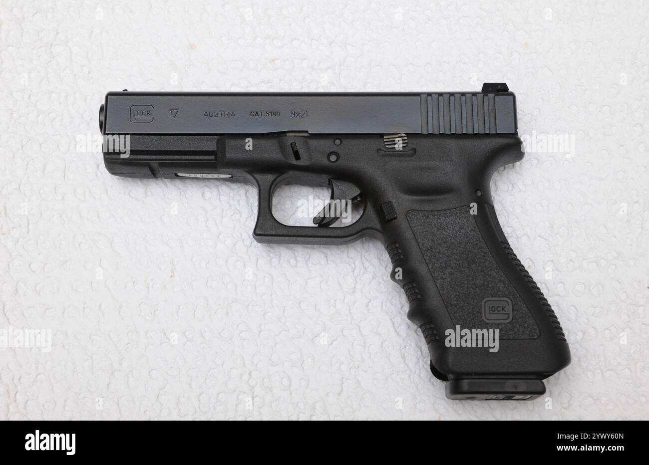 Glock 17 pistol hi-res stock photography and images - Alamy