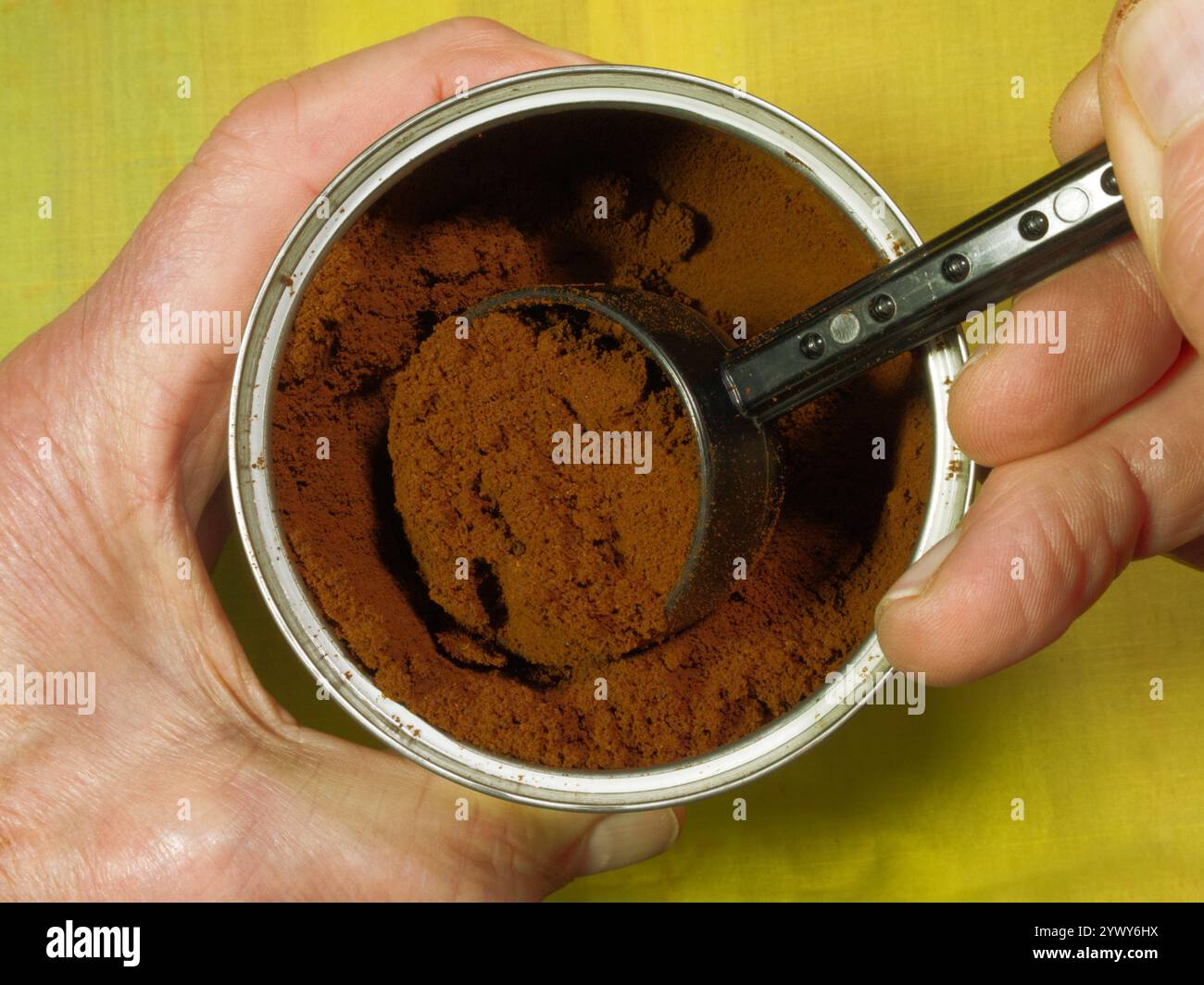Hands holding scoop coffee hi-res stock photography and images - Alamy