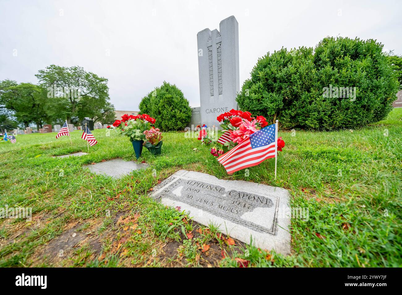 Alphonse Capone, the infamous Chicago mobster, rests in Mt. Carmel ...