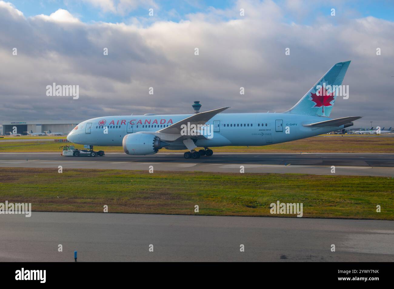 Air Canada Boeing 787-8 Dreamliner C-GHPV at Toronto Pearson ...