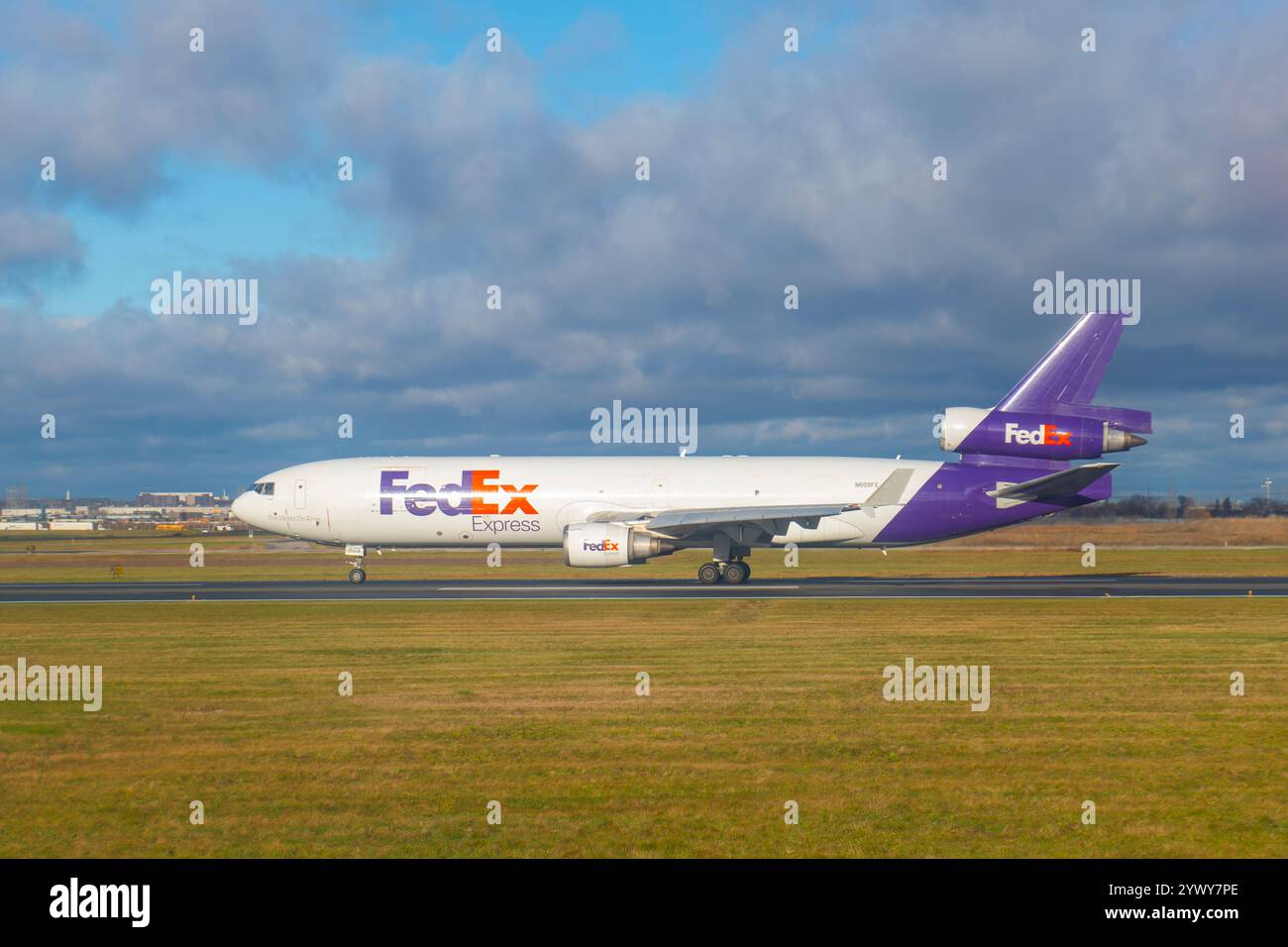 FedEx Express McDonnell Douglas MD-11F N609FE at Toronto Pearson ...