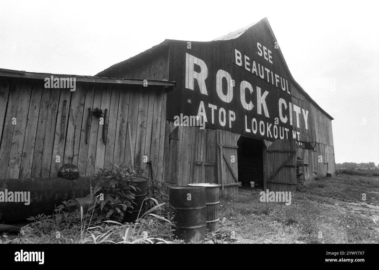 Barn advertisement hi-res stock photography and images - Alamy