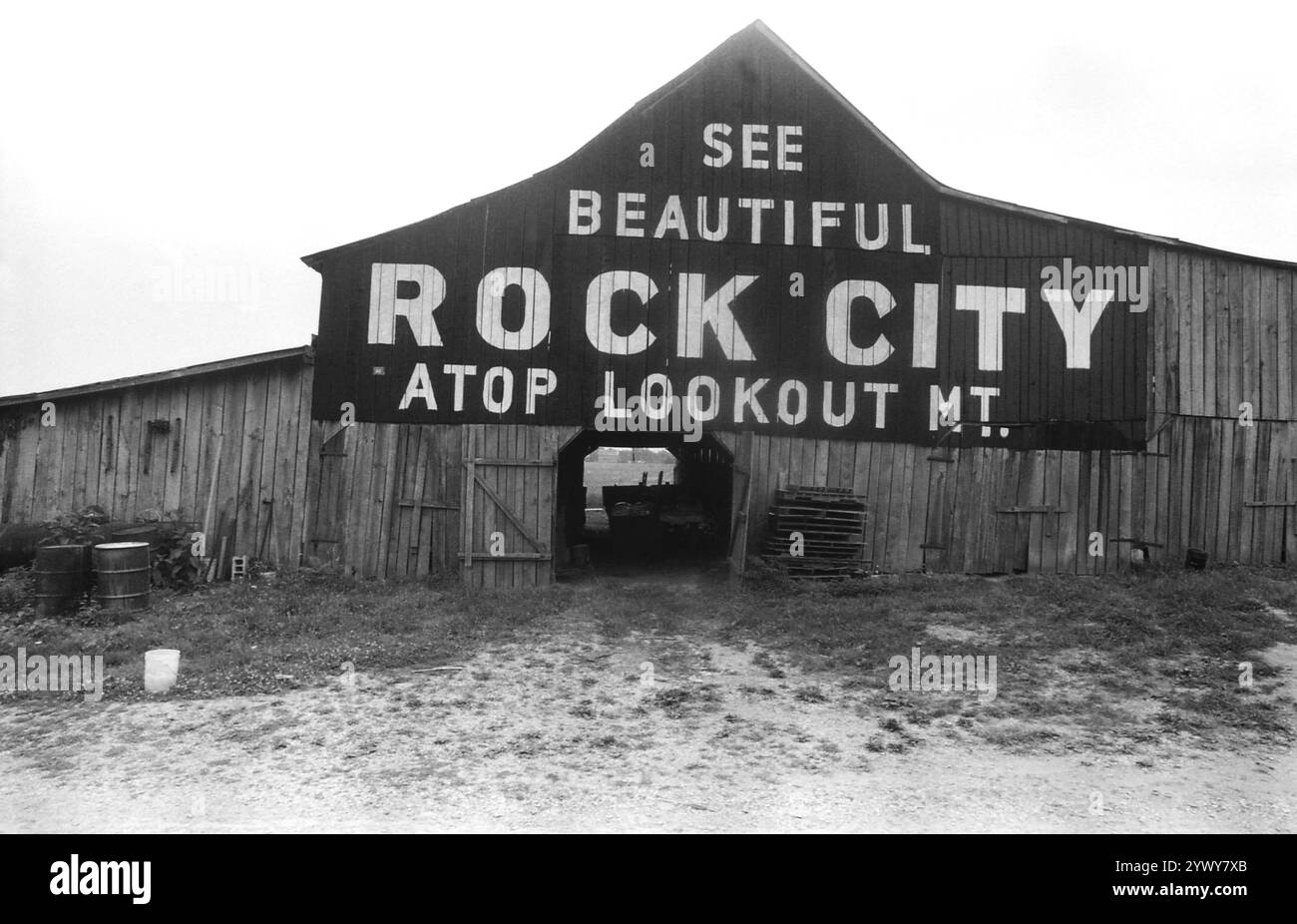 Barn advertisement hi-res stock photography and images - Alamy