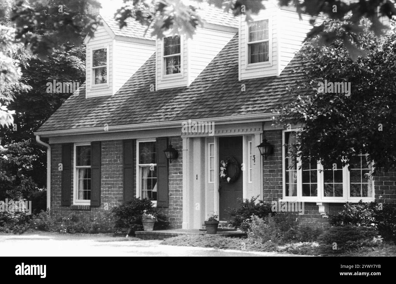 Small house usa Black and White Stock Photos & Images - Alamy