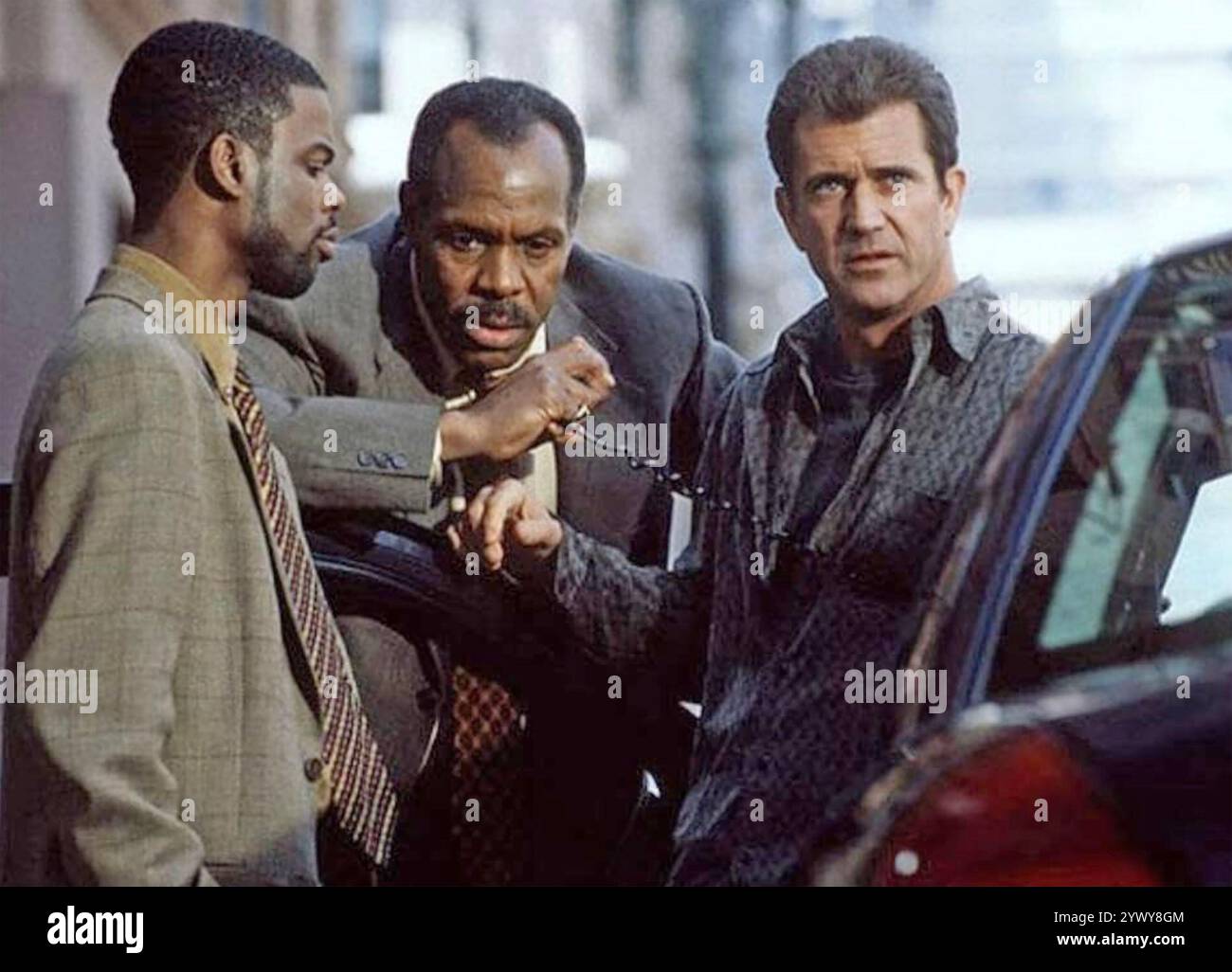 LETHAL WEAPON 4 1998 Warner Bros. film with from left: Chris Rock ...