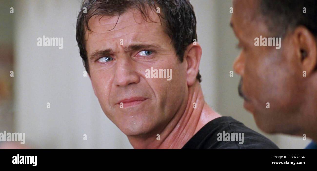 LETHAL WEAPON 4 1998 Warner Bros. film with Mel Gibson at left and Danny Glover Stock Photo - Alamy