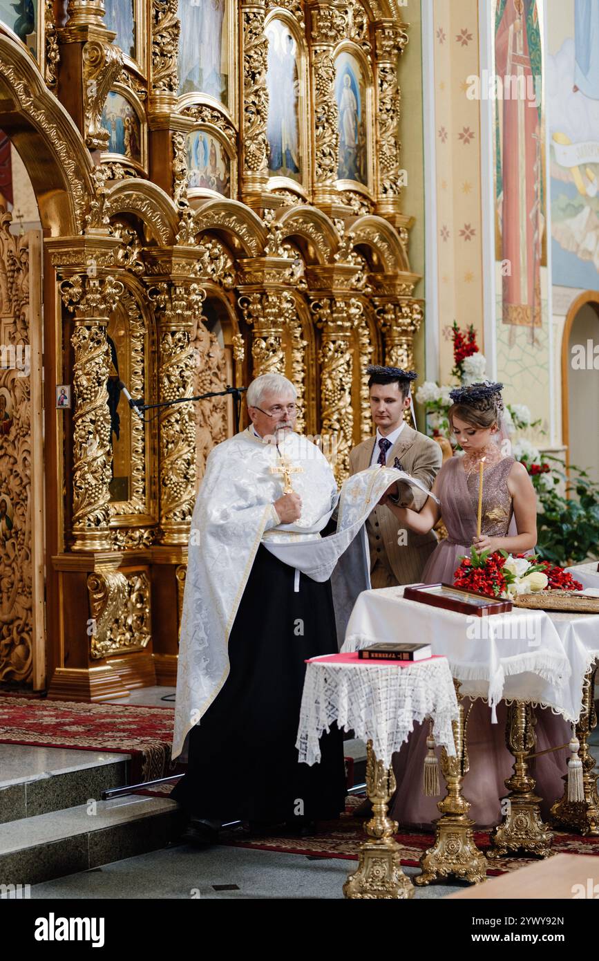 wedding ritual in the Orthodox Church in the Slavic tradition Stock ...