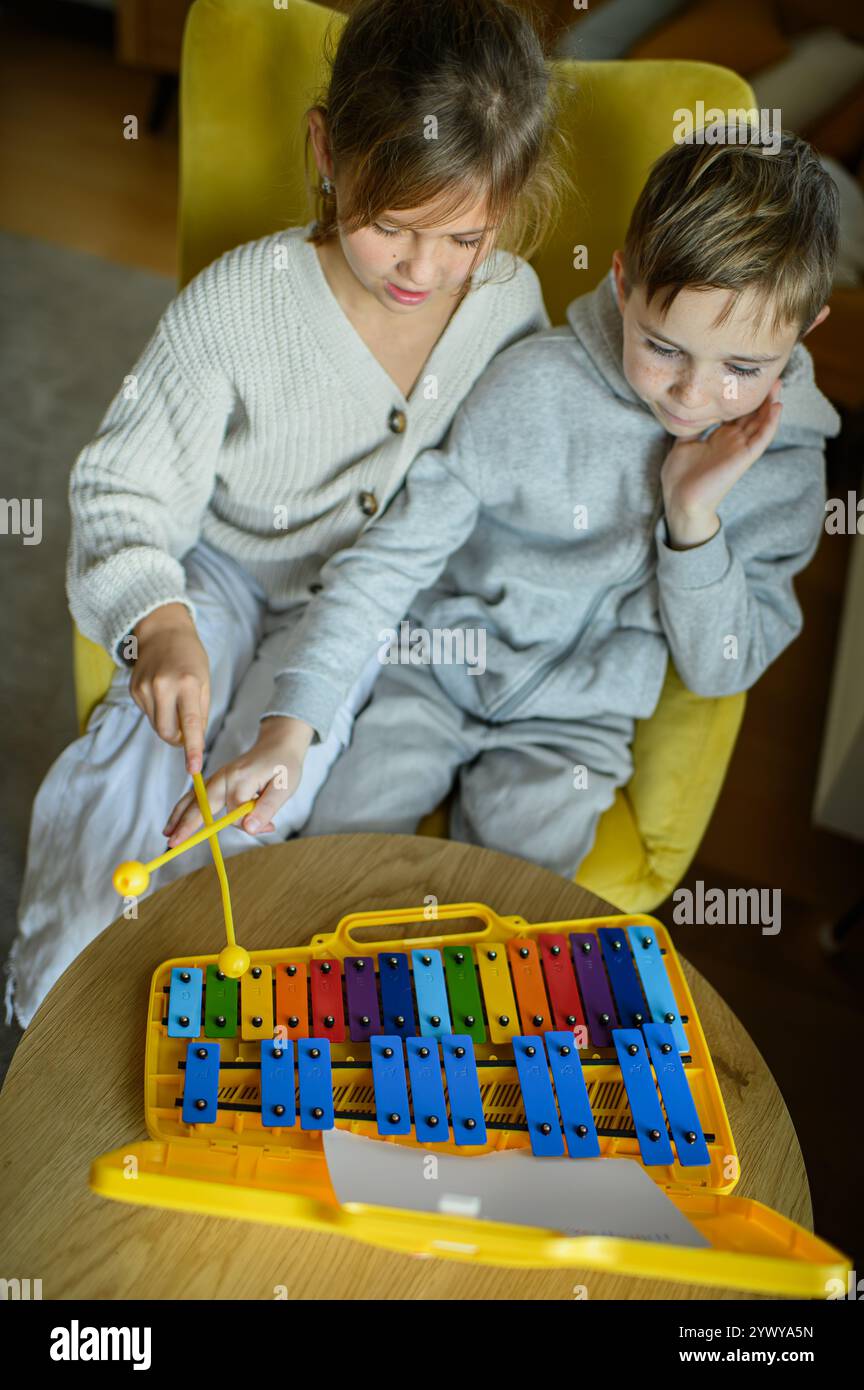 Kids play musical instruments hi-res stock photography and images - Alamy