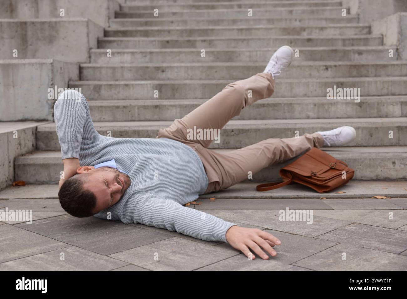 Man head injury after accident hi-res stock photography and images - Alamy