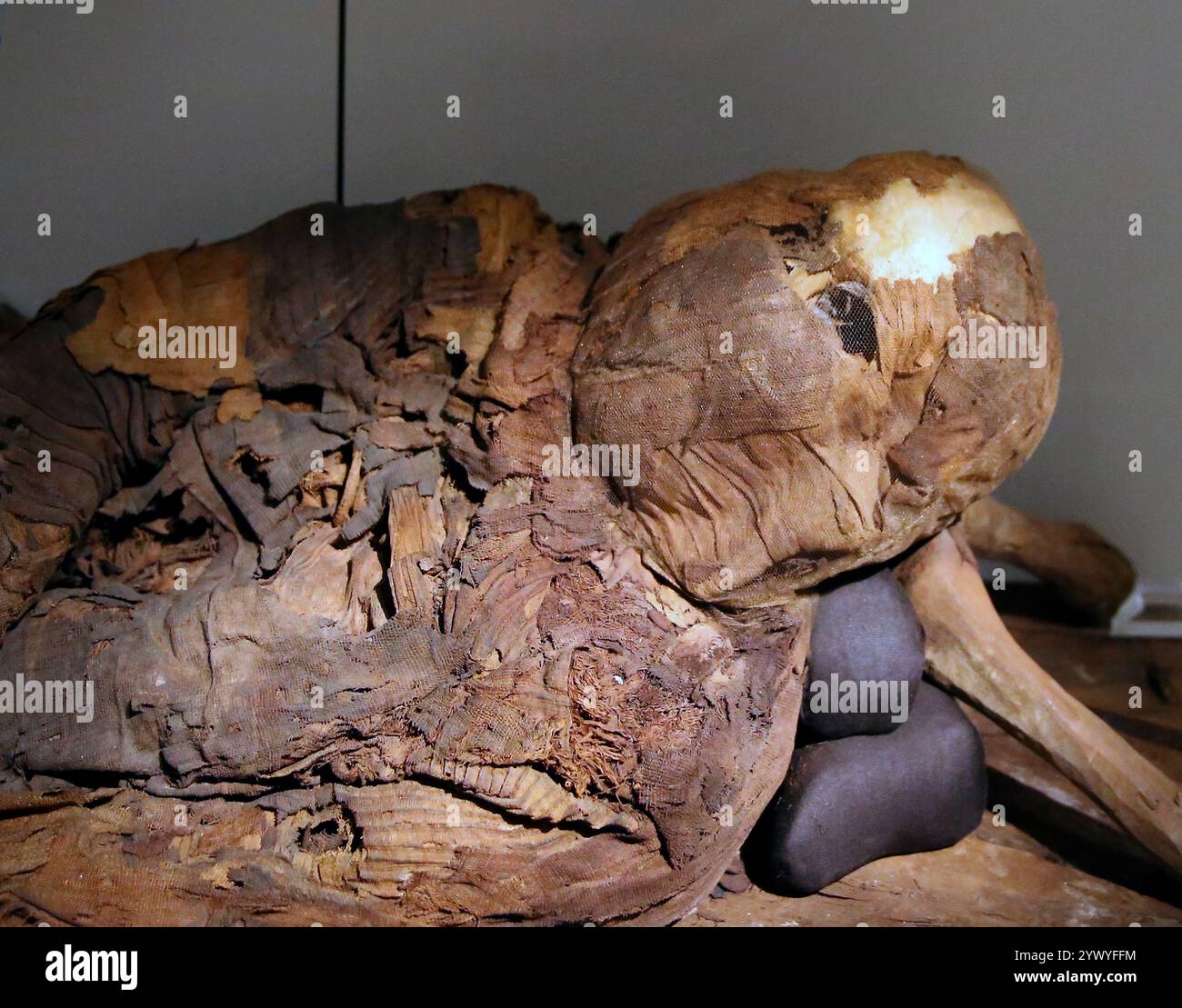 Mummy. Old Kingdom. 4th-5th Dynasty (2543-2305 BC). Gebelein. Egypt ...