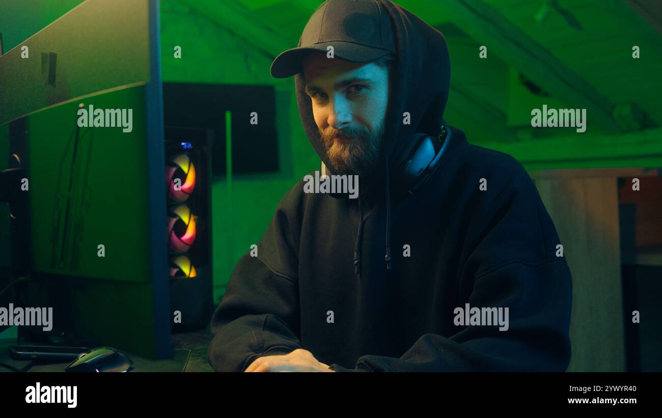 Dangerous looking hacker man hi-res stock photography and images - Alamy