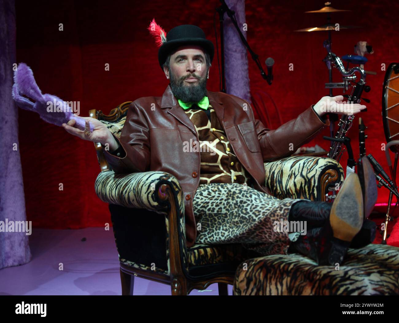 London, UK. Simon Yadoo in the Jewish fairy tale Goldie Frocks and the ...