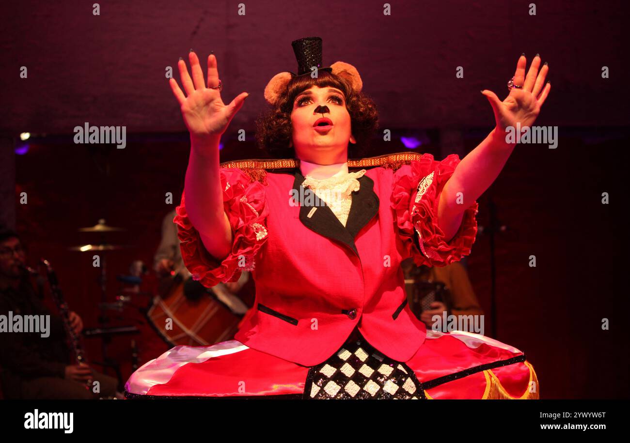 Traditional jewish pantomime hi-res stock photography and images - Alamy