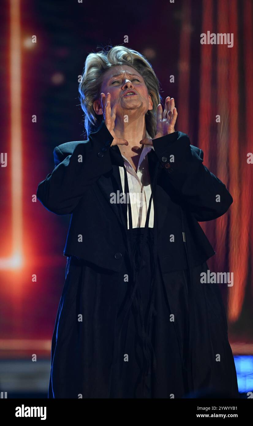 Leipzig, Germany. 12th Dec, 2024. Singer Gitte Haenning takes to the ...