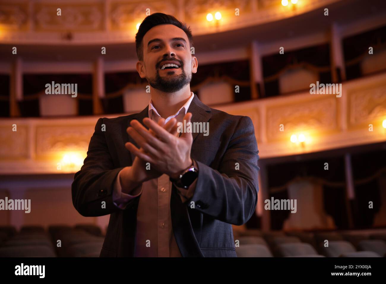 Man applauding hi-res stock photography and images - Alamy