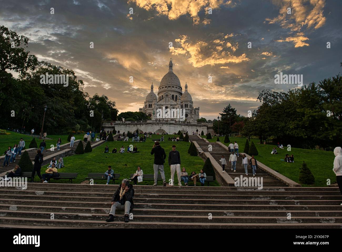 The Basilique du Sacre-Coeur de Montmatre - Landmark hilltop White ...
