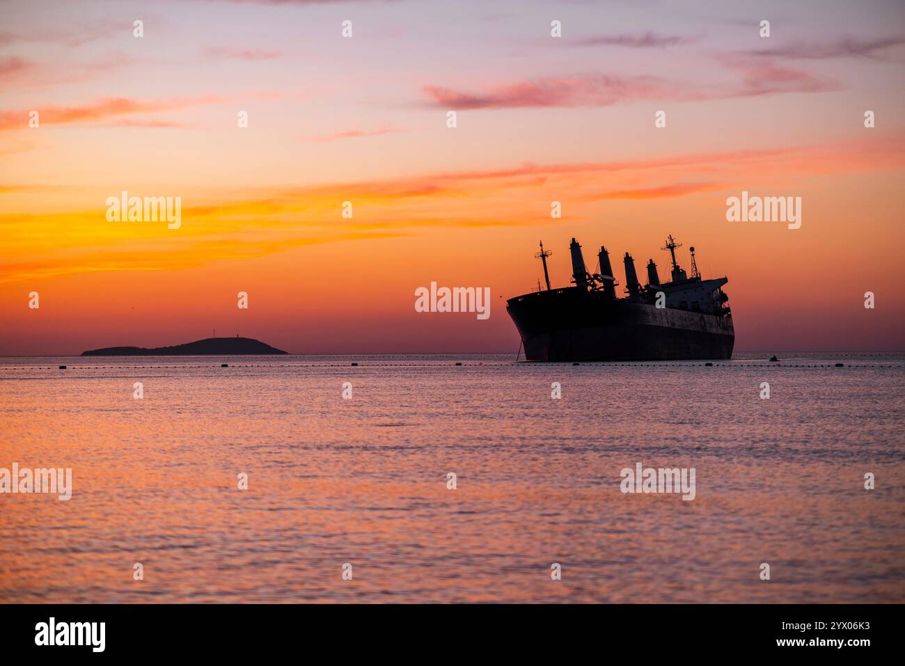 Container ship sunset silhouette hi-res stock photography and images ...